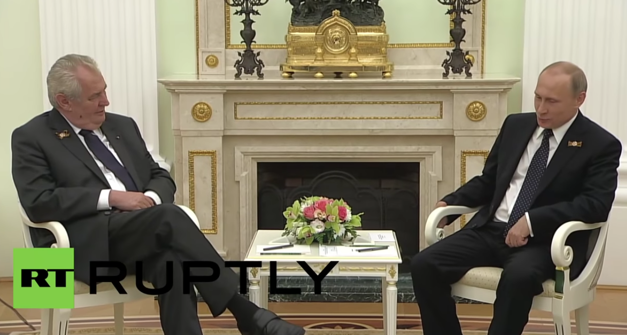 Kreml si hlídá novináře, kteří pro něj dělají propagandu. Podepisují ...