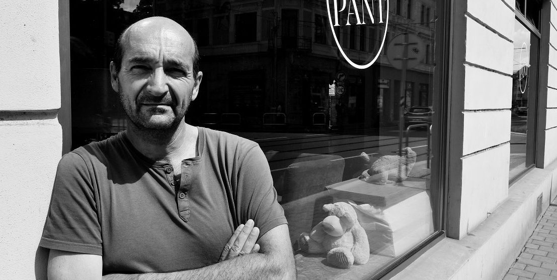 Cenu za propagandu by měl dostat Ovčáček - nálepkuje geniálně, říká ...