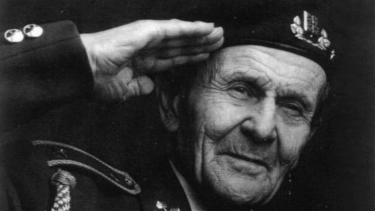 Na cele potkal svého mučitele. Odplatu pěstmi zarazil bývalý velitel ...