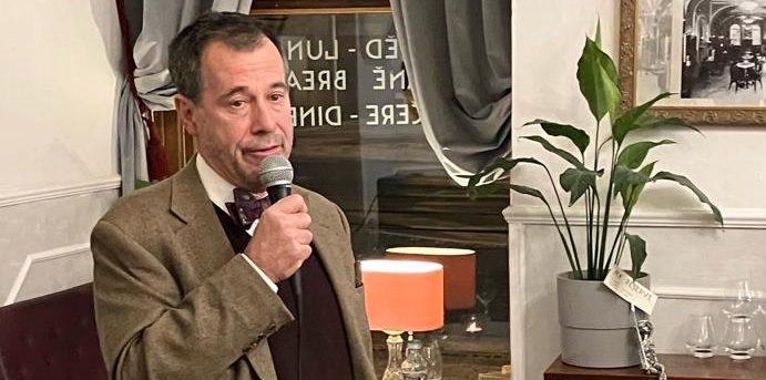 Lidé touží po univerzálním blahu. Trump, Babiš i Okamura jim slíbí ...
