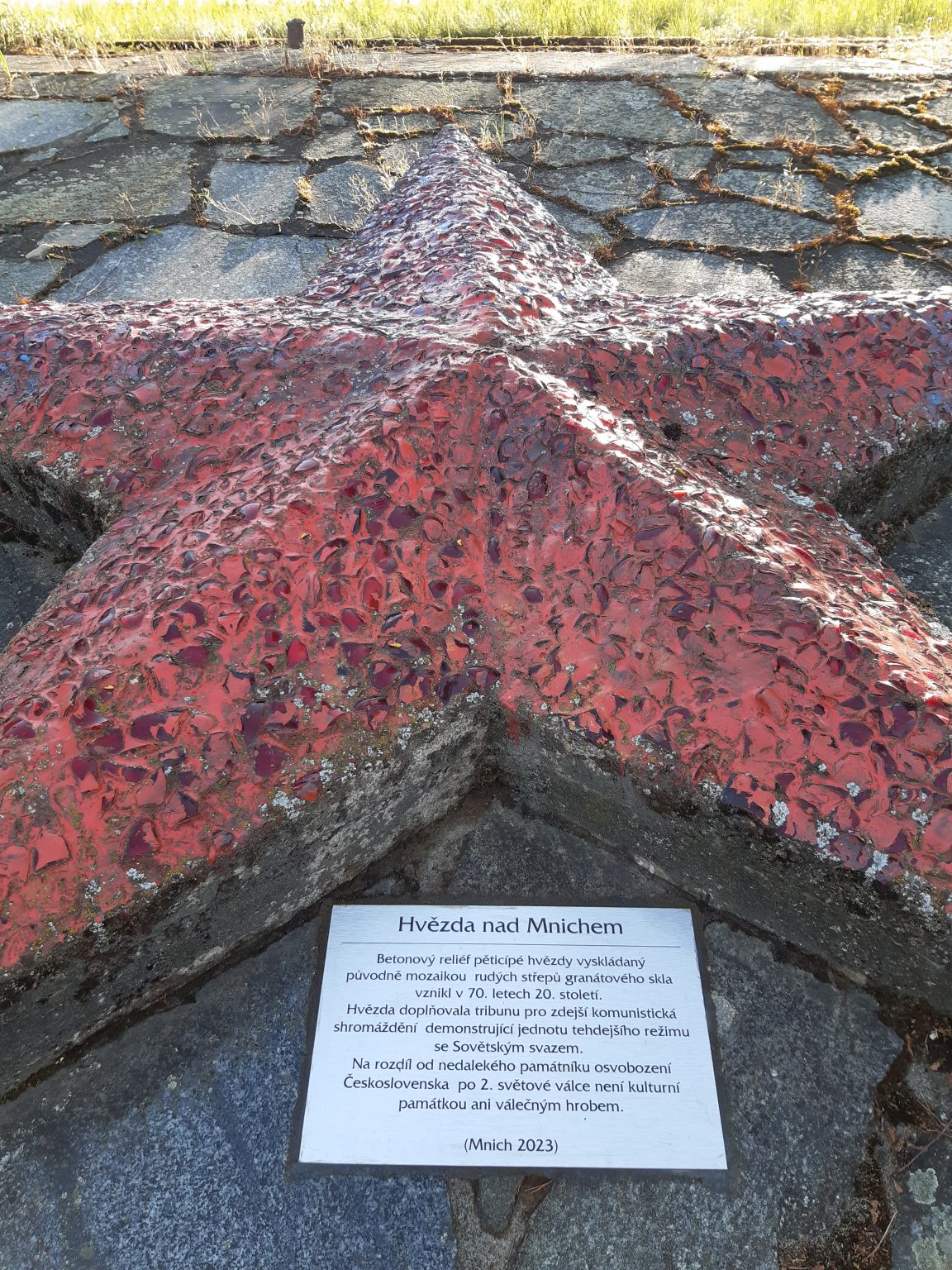 Žádný válečný hrob, ale symbol totality. Jak jsem se musel smířit s ...