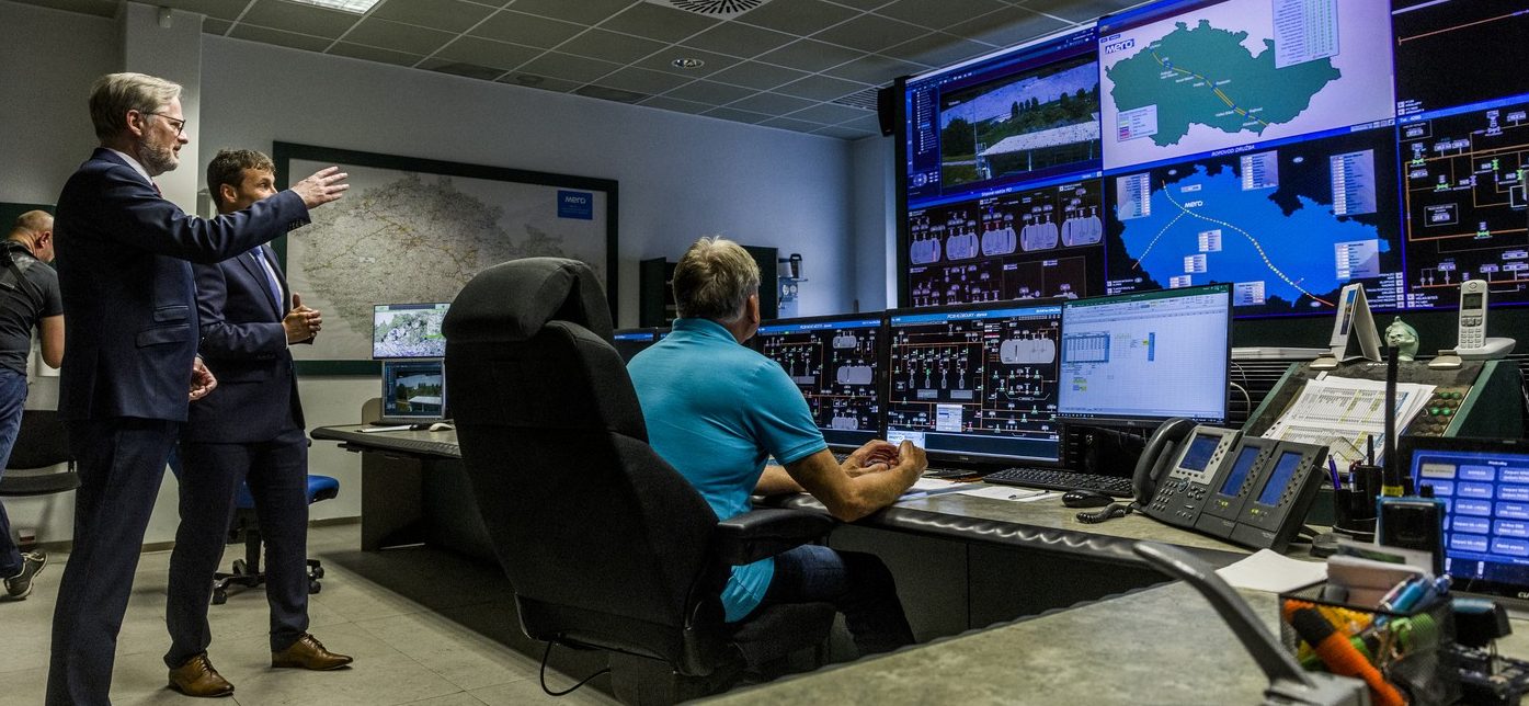 Bez Ruska se v Česku pořád natankovat nedá. Závislost na Putinovi má ...