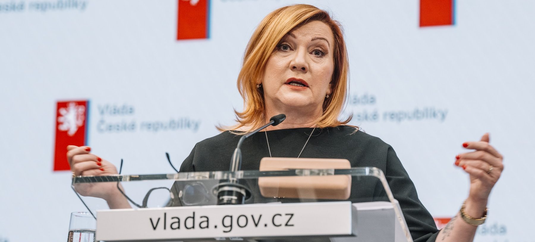 Exekutor píše ministerstvu: z českých účtů v Lucembursku chce 702 ...